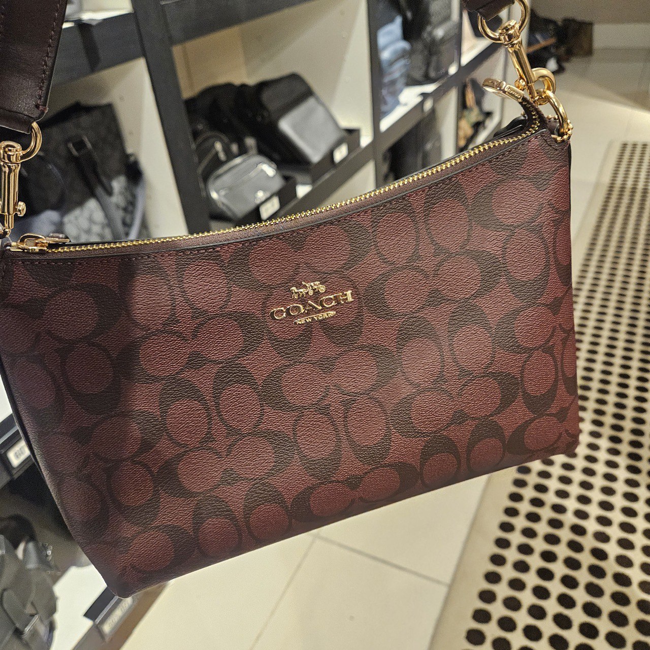 Coach Clara Shoulder Bag Signature Oxblood - Averand